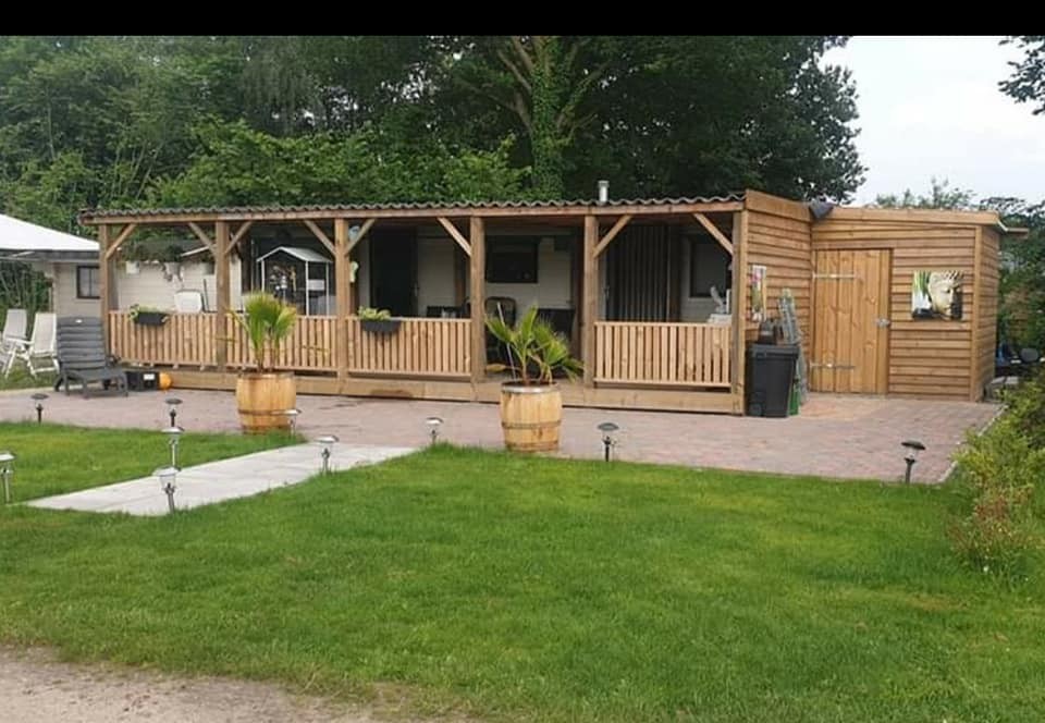 Stacaravan Met Ruime veranda te huur in Dr - marketplaceonline.nl