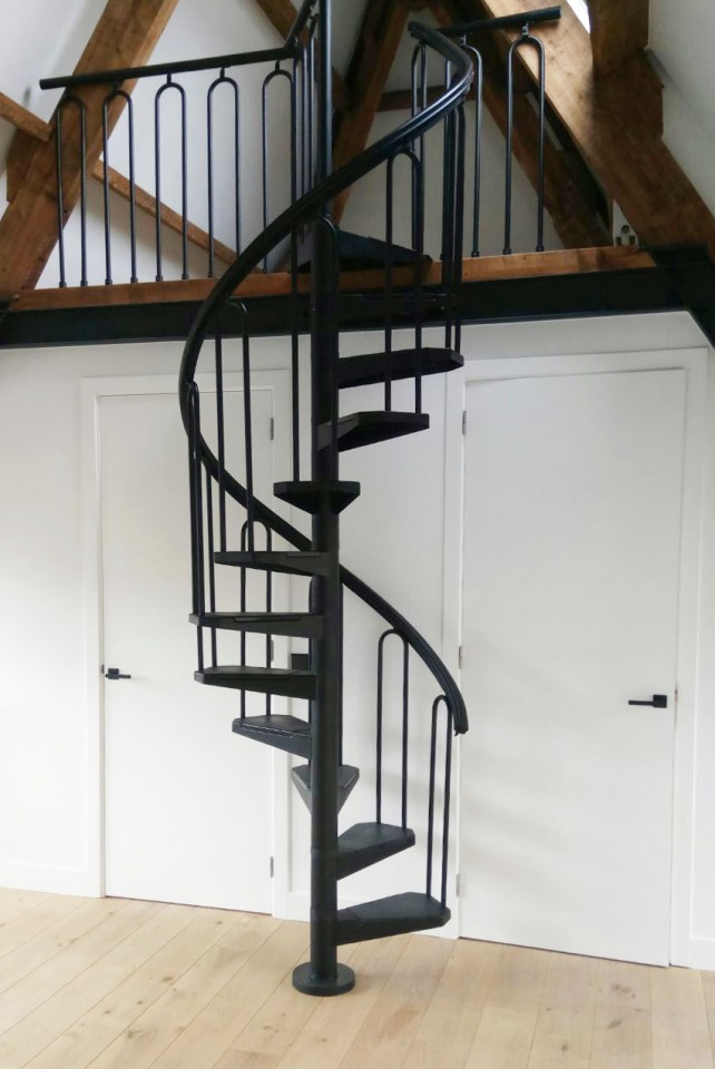 Ruimtebesparende spiltrap - marketplaceonline.nl